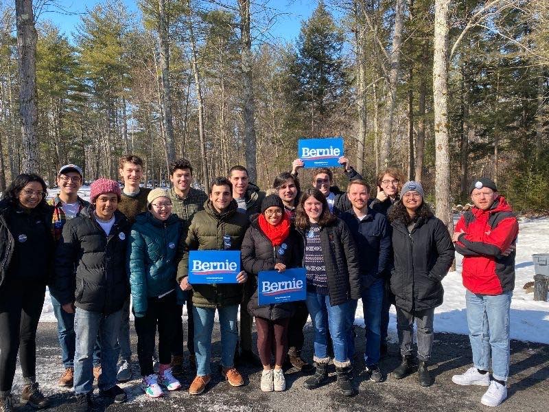 Students Knock on Doors in New Hampshire for Bernie Sanders